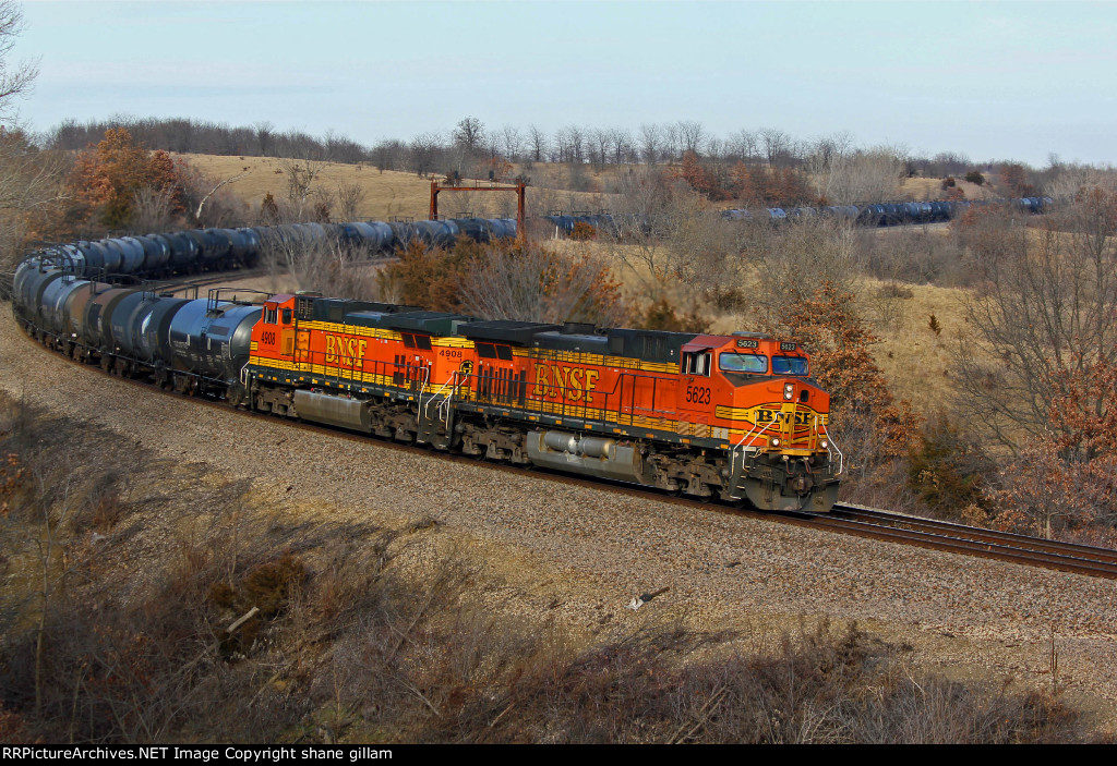 BNSF 5623 heads up a Wb corn syrup train.